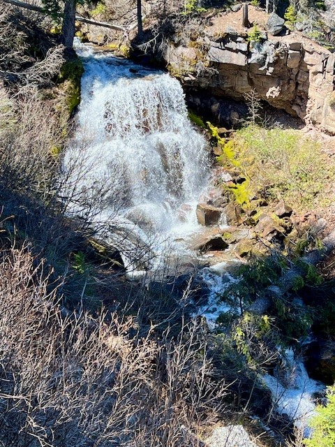 Hike to Chush Falls Near Sisters Oregon