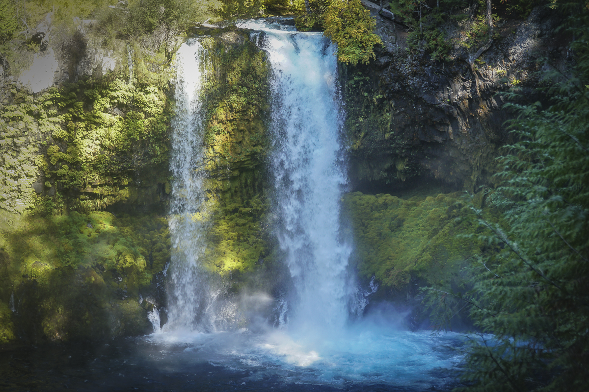 Hike Central Oregon's Clear Lake for Lovely Fall Colors