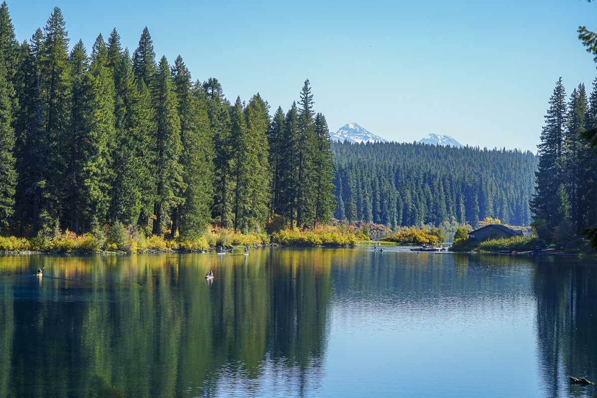 Hike Central Oregon's Clear Lake for Lovely Fall Colors